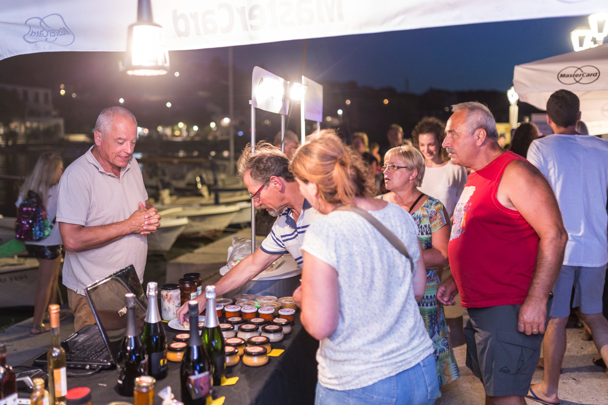 Veliki uspjeh Broda knjižare i gastronomije | Recikliranje stakla